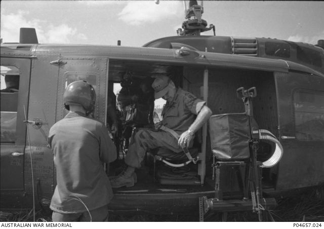 First visit of the Commanding General of MACV, General (Gen) Creighton ...