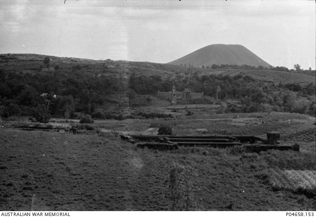 Members of the Australian Army Training Team Vietnam (AATTV) with Mike ...