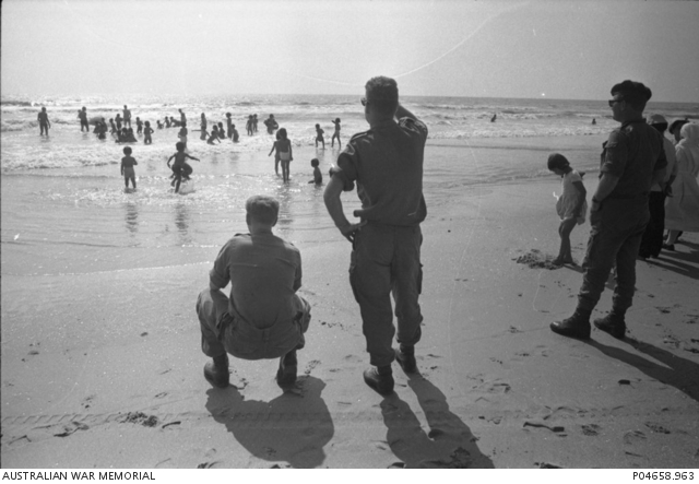 Soldiers from the 6th Battalion, The Royal Australian Regiment - New ...