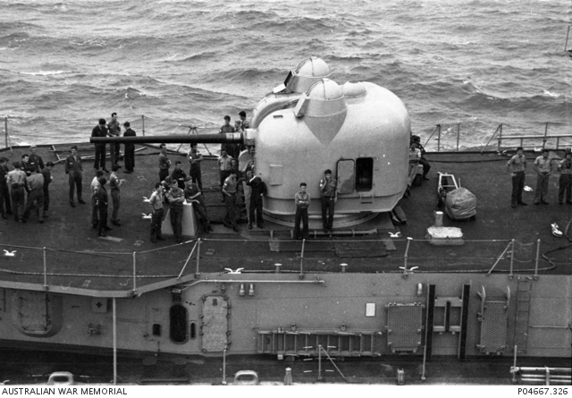 HMAS Perth (DD38), part of Task Force 7, United States (US) 7th Fleet ...