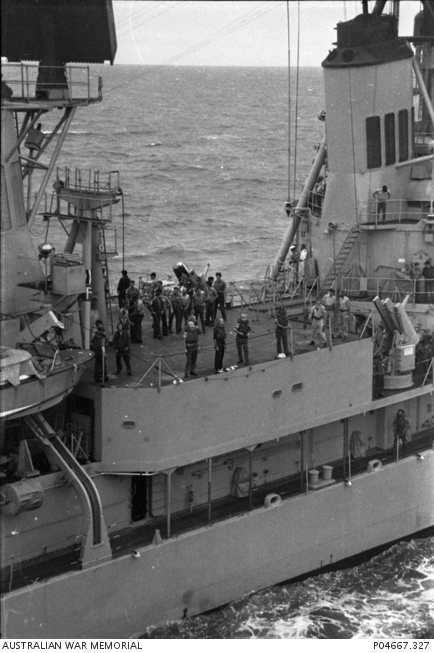 HMAS Perth (DD38), part of Task Force 7, United States (US) 7th Fleet ...