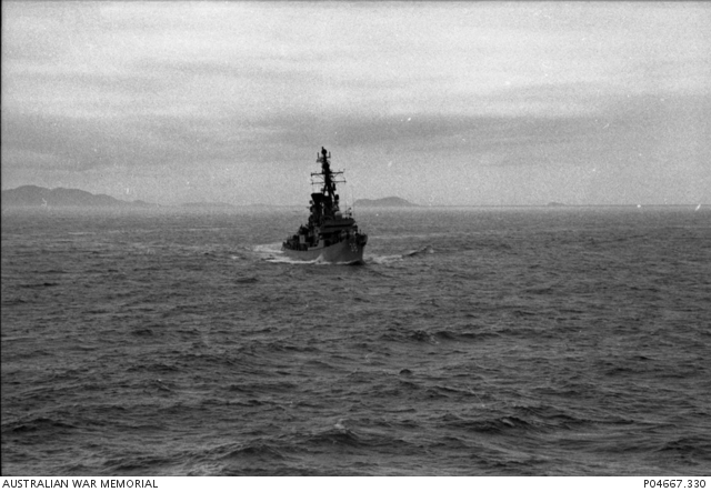 HMAS Perth (DD38), part of Task Force 7, United States (US) 7th Fleet ...
