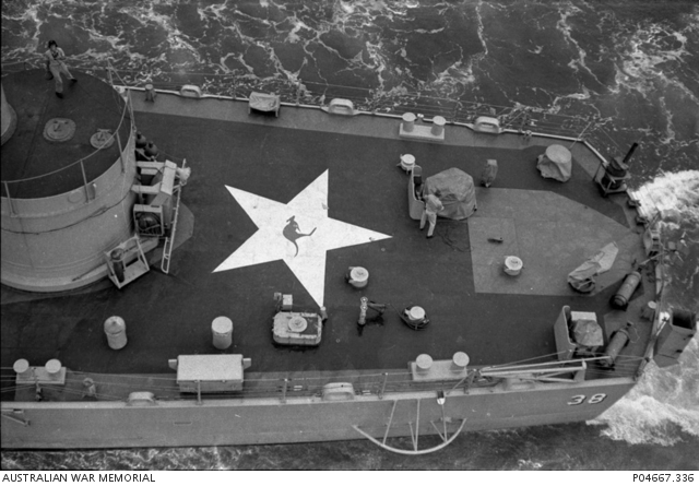 HMAS Perth (DD38), part of Task Force 7, United States (US) 7th Fleet ...