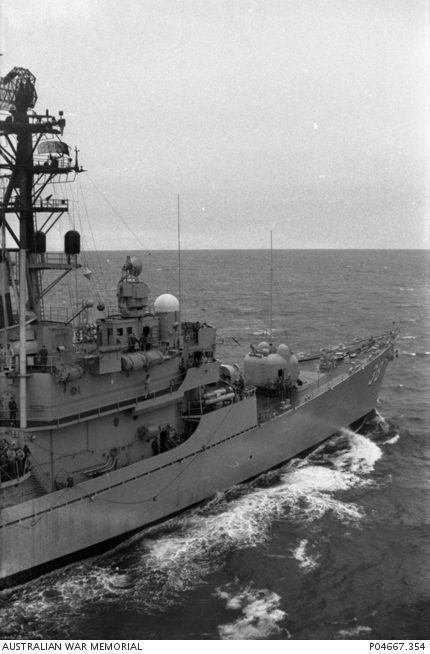 HMAS Perth (DD38), part of Task Force 7, United States (US) 7th Fleet ...