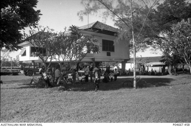 Men of 5th Battalion, The Royal Australian Regiment (5RAR) completing a ...