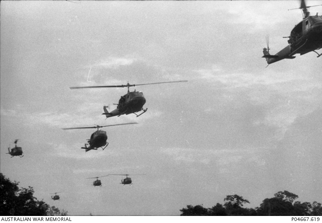 Attempt to trap the Viet Cong (VC) D445 Battalion. 105mm M2A2 guns of ...