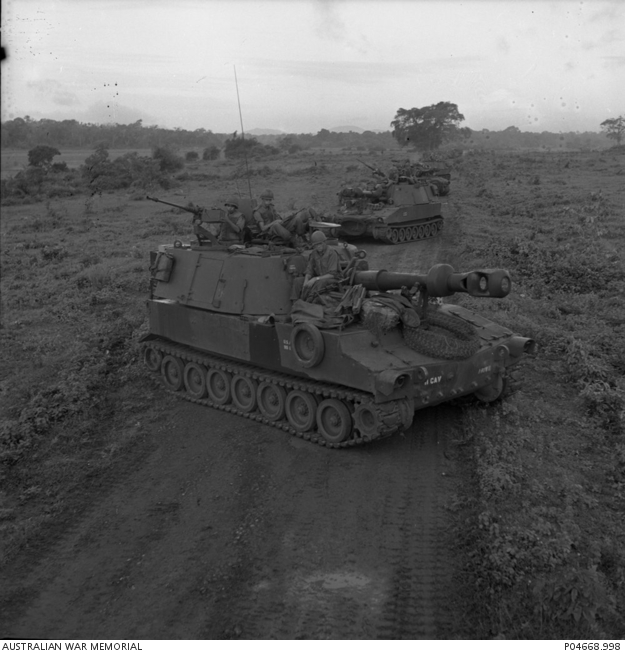 Part of an enormous column of armoured vehicles, M109 Self Propelled ...