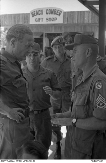 General Daly visits Vietnam | Australian War Memorial