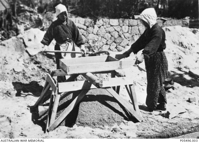 Japanese women working as labourers during the construction of the ...