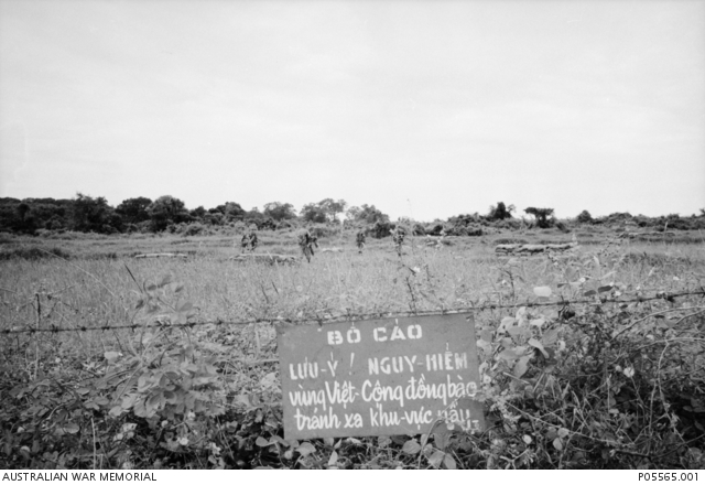 Unidentified members of 6th Battalion, The Royal Australian Regiment ...