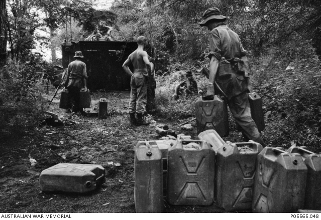Unidentified members of 6th Battalion, The Royal Australian Regiment ...
