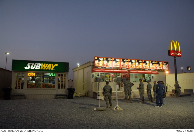 American servicemen line up for take-away at Camp Virginia, Kuwait ...