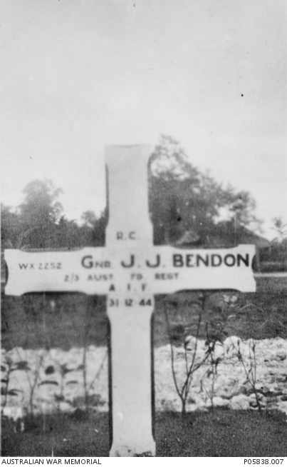 Grave with original marker of WX2252 Gnr John James Bendon, 2/3 Field ...