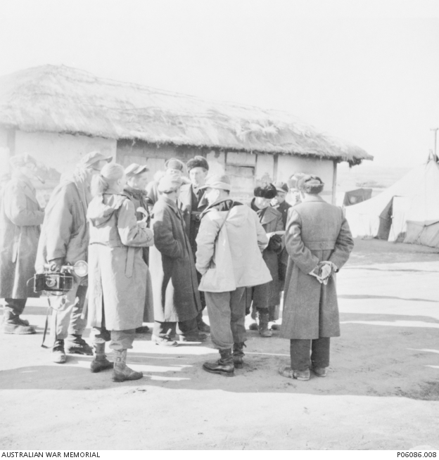 Panmunjom peace talks. English correspondent Alan Winnington (tall ...