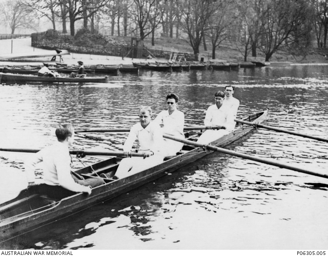 Visually impaired servicemen rowing in Hyde Park near St Dunstan's ...