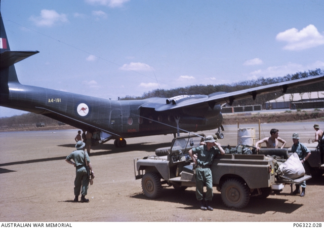 Unidentified Australian soldiers unloading a DHC 4 Caribou, 35 Squadron ...