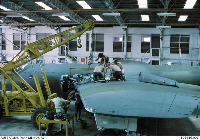 RAAF ground crew position the crane over the port engine of a 2 ...