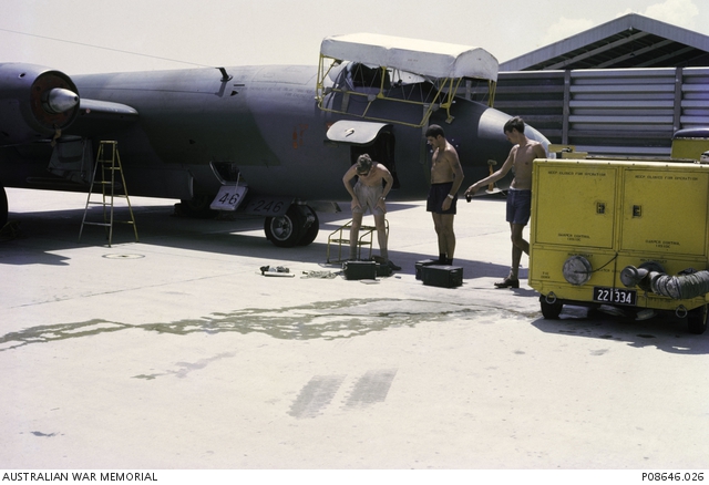 RAAF radio section members and RAF personnel working on HF radio ...