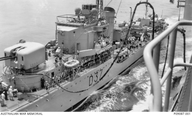 The Australian Battle Class destroyer, HMAS Tobruk, (D37), taking ...