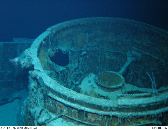 Dive 2 HMAS Sydney II Wreck Shell damage to barbette for Director ...