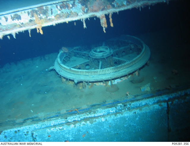 Dive 2 HMAS Sydney II Wreck Ring gear for quadruple 21-inch torpedo ...