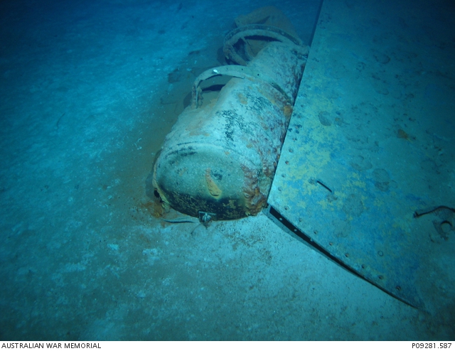 Dive 3 HMAS Sydney II Debris Field Steel plate and cylindrical tank on ...