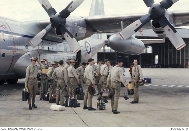 Australian soldiers at Mascot airport returning from Vietnam on RAAF ...