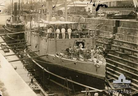 HMAS Gayundah, Kangaroo Point Dry Dock. Gayundah and her sister ship ...