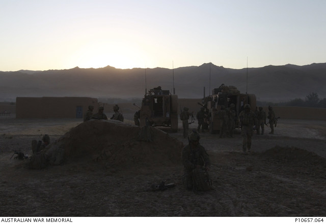 Members of 2RAR, Mentoring Task Force Three (MTF-3), pack up in ...