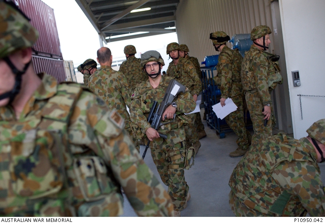 ADF personnel undertake weapons loading and unloading training at a ...