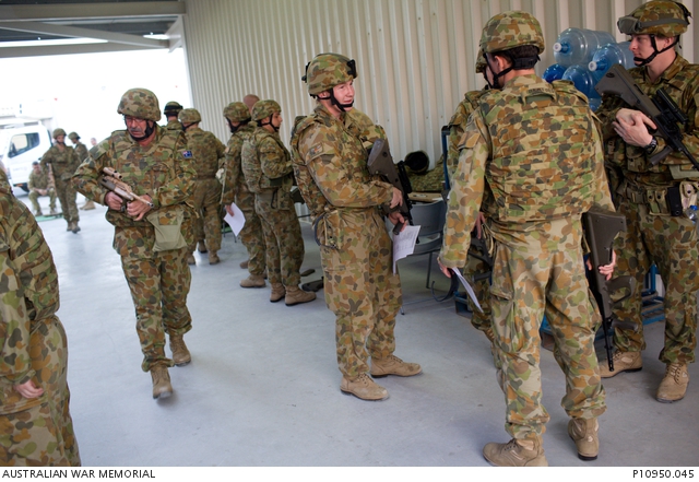 ADF personnel undertake weapons loading and unloading training at a ...