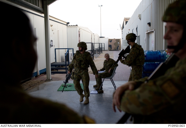 ADF personnel undertake weapons loading and unloading training at a ...