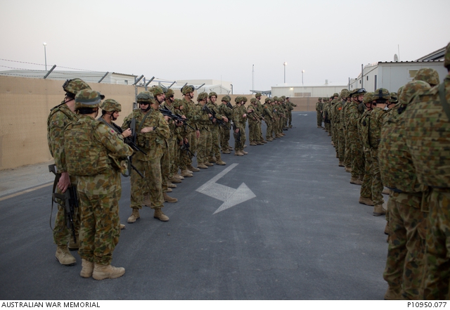 ADF personnel head out to the firing range for weapons firing practice ...