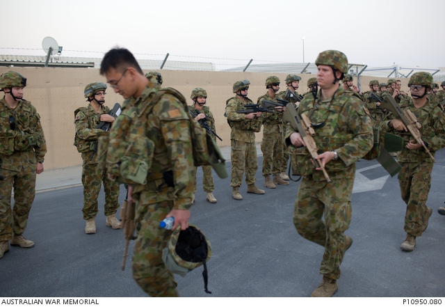 ADF personnel head out to the firing range for weapons firing practice ...