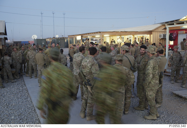 Members of the 3rd Battalion, The Royal Australian Regiment (3RAR) and ...