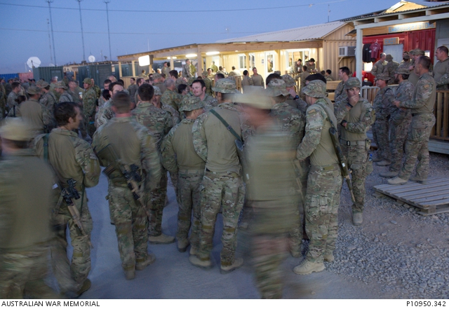 Members of the 3rd Battalion, The Royal Australian Regiment (3RAR) and ...