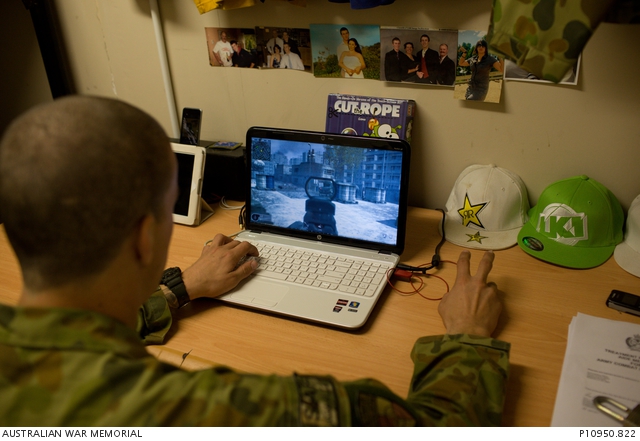 An Australian soldier of the Artillery Training Advisory Team (ATAT ...
