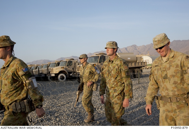 Australian soldiers of the the Australian Artillery Mobile Training ...
