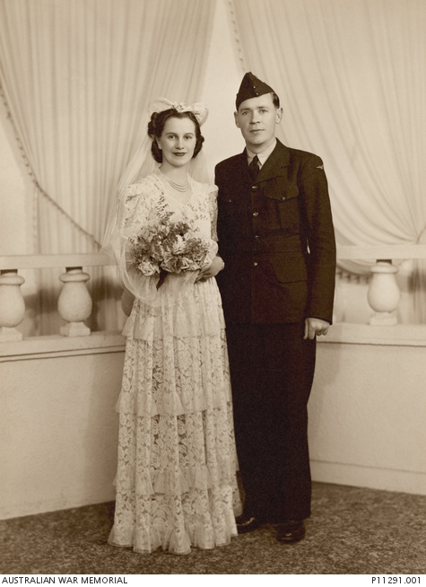 Wedding portrait of Nancy Ellis and her husband 59702 Aircraftman ...