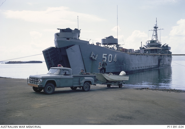 Members of CDT3 recovering their unit's general purpose speedboat from ...