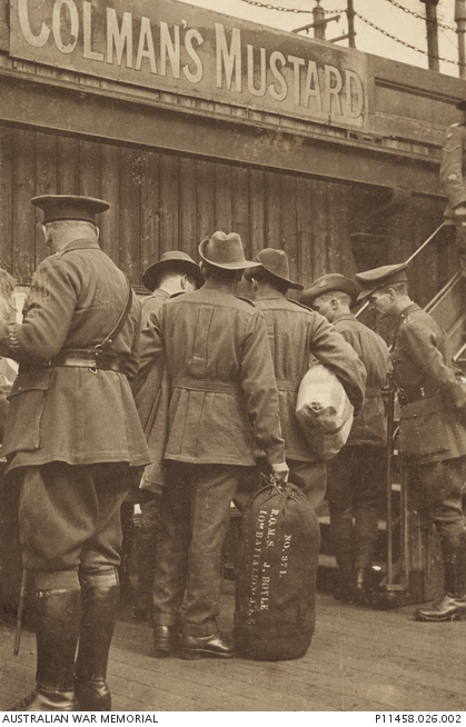 Soldiers preparing to board HMAT Nestor (A71) in Liverpool bound for ...
