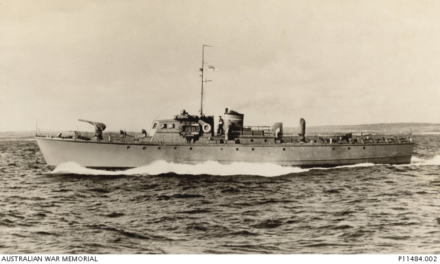 Royal Navy harbour defence motor launch 1372 (HDML 1372) in service in ...