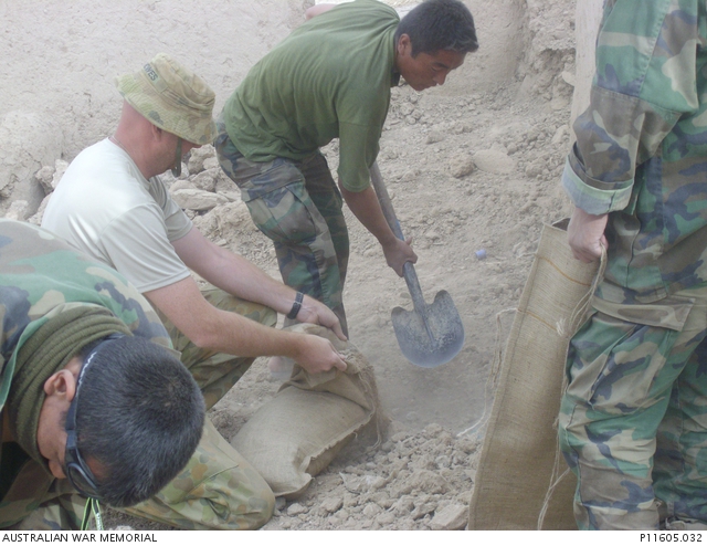 Australian soldiers from Mentoring and Reconstruction Task Force 1 ...