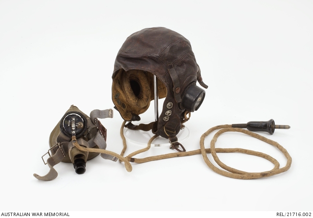 British Type G oxygen mask with Type 26 microphone : Flight Lieutenant ...