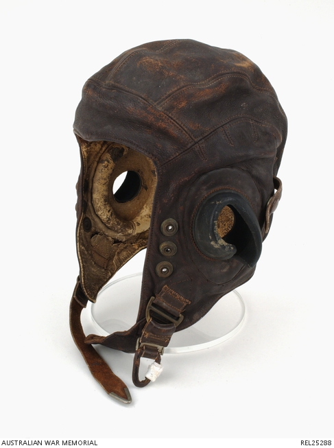 Leather flying helmet : Sergeant R W Drummond RAF | Australian War Memorial