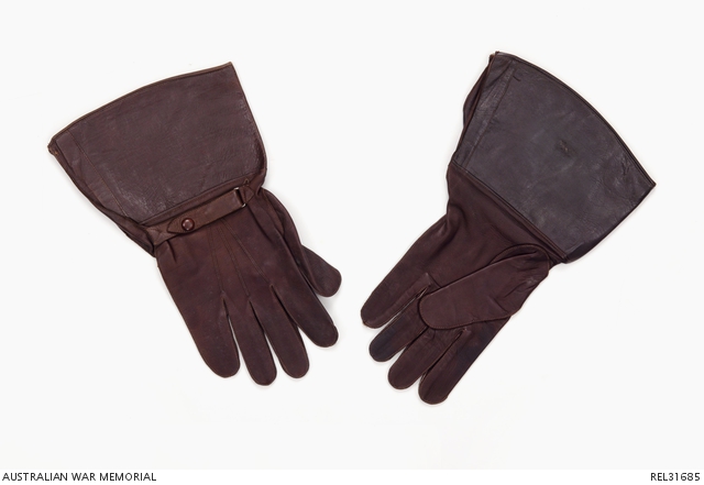 Flying gauntlets : Luftwaffe | Australian War Memorial