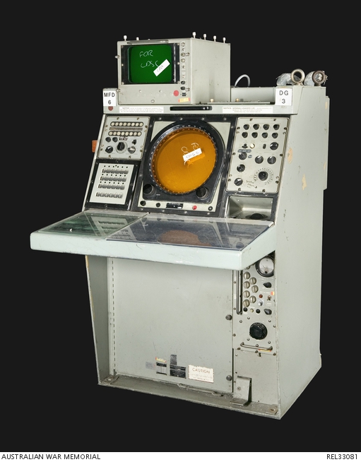 HMAS Brisbane : Plan Position Indicator Display Console | Australian ...