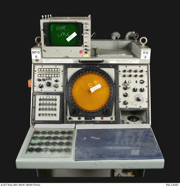 HMAS Brisbane : Plan Position Indicator Display Console | Australian ...
