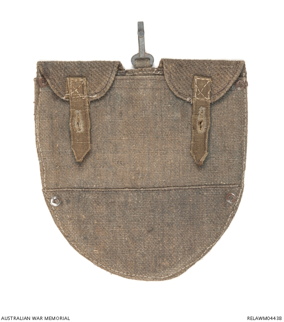 Home front : German spade cover, made of paper | Australian War Memorial
