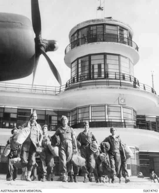 Singapore. c.1945-08. The first prisoners of war to be evacuated from ...